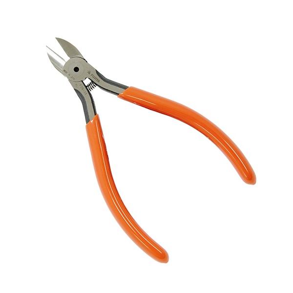 高精度・高耐久仕様で、精密電子機器工場での細かい線材の切断に最適です。【用途】精密機器等の組立・修理作業。【機能】・最新鋭の加工機器の導入により、刃部の加工精度は今までの倍になり、熟練職人による繊細な刃付け作業と相まって抜群の切れ味を実現し...