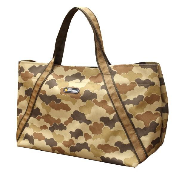 「運ぶ」に特化したタフで楽なトートバッグAllstime謹製のクラウドカモを全面に纏った、タフに使えるレジャー・トートバッグ。両端からハンドルが伸びた大胆なデザインを特徴とし、生地はチェアにも使用される丈夫なポリエステルを使用しているので、...