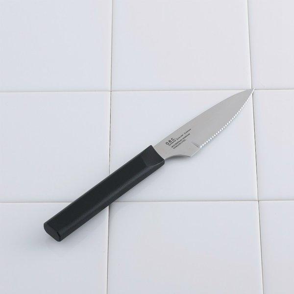 食材を手でつかんだまま食材をカットする包丁です。欧米ではまな板を使わず、切った食材を直接鍋の中に入れる調理に使われます。日本の台所でも、果物ナイフ、ステーキナイフ、テーブルナイフとして活躍できるペティタイプの包丁です。 【 爆買 】