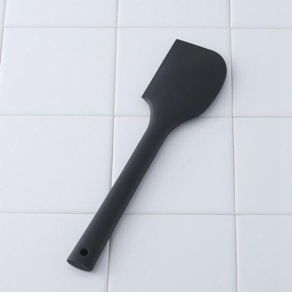 料理から、お菓子作りまで料理からお菓子作りまで様々な作業ができるスパチュラです。耐熱素材を使用しているので、加熱中の鍋やフライパンでもご使用いただけます。先端部分の三辺はそれぞれの弾力が違うので、用途に合った使い方ができます。 【 爆買 】