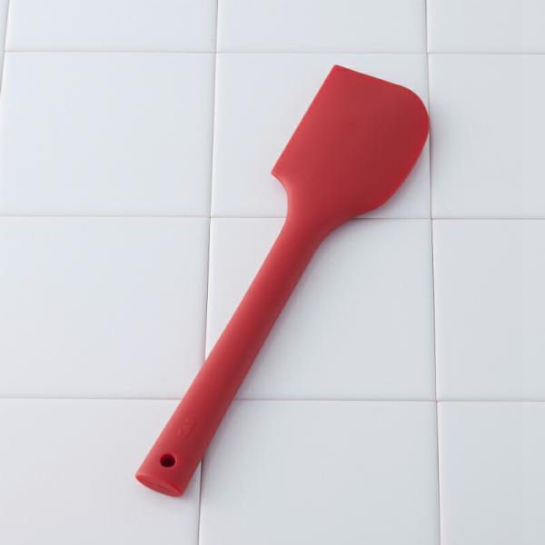 料理から、お菓子作りまで料理からお菓子作りまで様々な作業ができるスパチュラです。耐熱素材を使用しているので、加熱中の鍋やフライパンでもご使用いただけます。先端部分の三辺はそれぞれの弾力が違うので、用途に合った使い方ができます。 【 爆買 】...