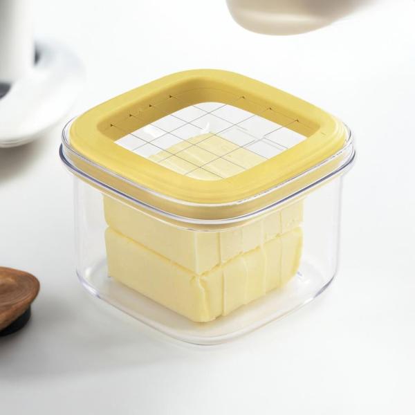 冷蔵庫から出したばかりの冷たくて硬いバターをカットでき、そのまま保存できるケースです。・約5gに切れるから、お菓子作りやホームベーカリーの計量にとても便利！・ピタッと密閉できるフタで、バターの酸化や匂い移りが気になりません。・冷蔵庫に納まり...