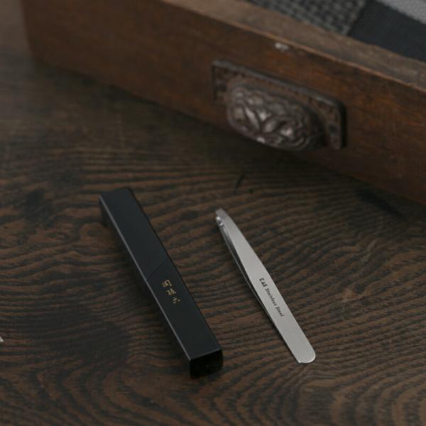 精密に先端の合わせが調整された先斜めタイプの毛抜きです。 【 爆買 】