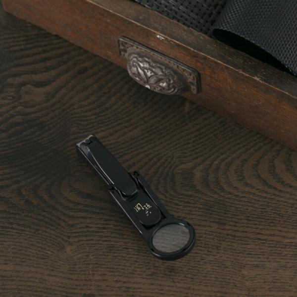 関孫六の伝統から生まれたツメキリ。ルーペ付きで刃先がよく見えます。 【 爆買 】