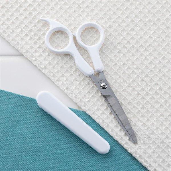 紙すべりを防ぎスムーズに切れる、マイクロセレーション加工のヘアカットハサミ（キャップ付）です。髪の長さを揃えるのにぴったり。 【 爆買 】