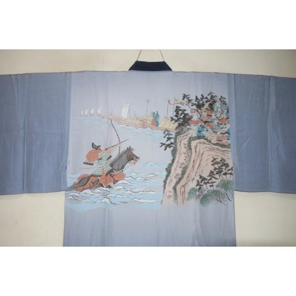 　こちらのお品は、本絹羽二重の染の袷の長襦袢です。色合いは灰水色の絞りと染描きで一般的な長襦袢です。状態は中古で前に少しシミムラありますが絵が良かったので出しました。全体には中古なら綺麗なほうです。長襦袢といえばコレといえるスタンダードな品...