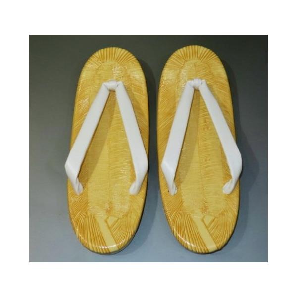 ■全国神社様に正式採用頂いている、アメゴム底の雪駄です。　神社関係者様から頂いたご意見を基に、弊社で特注した製品です。　玉砂利や土くれ、石畳などを歩いても歩きやすく、ウレタンやスポンジと違い、削れにも強いタイプです。　神社、仏閣関係者様のみ...