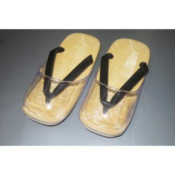 ★雨の日に、電車での移動等に大変便利です。　アメゴム底の雪駄に透明ビニールの爪皮を着けました。　いわゆる「時雨履き」です。　神社関係者様から頂いたご意見を基に、弊社で特注した製品です。　玉砂利や土くれ、石畳などを歩いても歩きやすく、ウレタン...