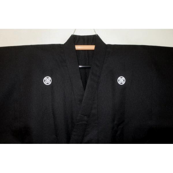 　弓道・茶道用に第二の黒紋付着物として、楊柳・お召調のシボ出しの織は如何でしょうか。　袴用の短いサイズのため裾捌きも良く、演武、お茶会など、嗜みの場に便利なサイズになっています。　袖口の左右の開きは弓道用にしていますので、弓道以外のお客様で...