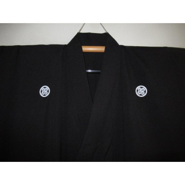 　こちらのお品は、羽二重調の洗える化繊ポリエステル１００％の袴用黒紋付男性着物です。◆サイズ詳細　　　裄　　肩着丈　前幅　　　衽　　　　後幅　　　袖付　袖付　適応身長お目安ＳＳ：６５／１２５／２３　　／１５　　／２８　　／４１／５１／１６４...