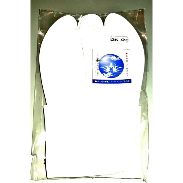 ★商品詳細★………………………………　■　晒裏(さらしうら)　■　化繊混紡(ノーアイロン足袋)　■　コハゼ4枚　■　甲の布は、なめらかなブロード、　　ポリエステル65%、木綿35%　　底生地は木綿100%　■　お使いの季節は、夏を主体に通年...