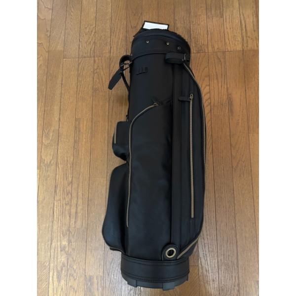 フットジョイ モノトーンブラックキャディバック9型（未使用品 フード付）フットジョイが2種類のブラックとホワイトのモノトーンシリーズとして発売した人気モデル。レトロ感とクラシカルな雰囲気でネーミング通りのモノトーンブラック。3.3キロの重厚...