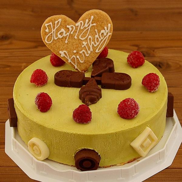 世界で愛されるナッツ、その中でもナッツの女王とまで呼ばれるピスタチオのジェラートでアイスケーキにしてみました。年に一度の大事な大事なお誕生日にアイスクリームでも世界中でその美味しさに魅了されつづけているピスタチオジェラートのケーキ、これなら...