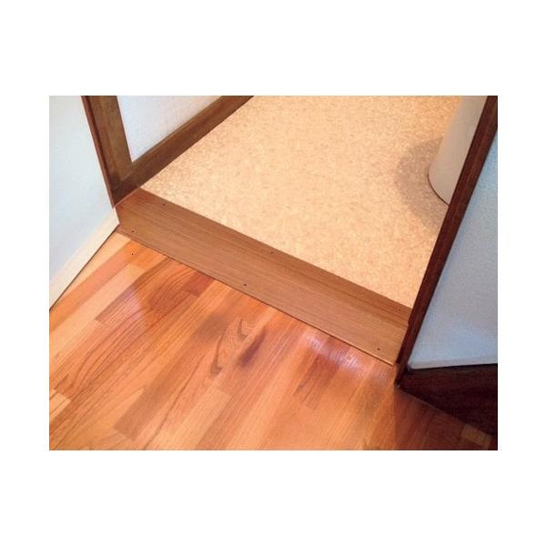 【送料無料(沖縄・北海道、一部地域除く)】●サイズ／幅12×長さ100×厚さ0.2cm●材質／アルミ、表面：オレフィンシート●付属品／取付用ビス×8本、両面テープ●生産国／日本メーカー：バリアフリー静岡※リニューアルに伴い、パッケージ・内容...