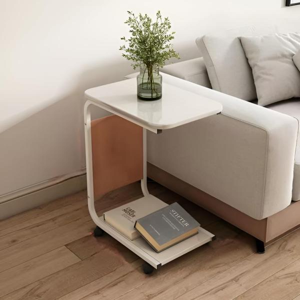 【コ字型テーブル】サイドテーブル キャスター付きはコ字型、ソファやベッドの下のスペースに入れ、隙間に差し込んでも使えます。ソファのサイドテーブルやリビングのサイドテーブルとしても使えます。【移動に便利】サイドテーブルを移動させたい場合には、...