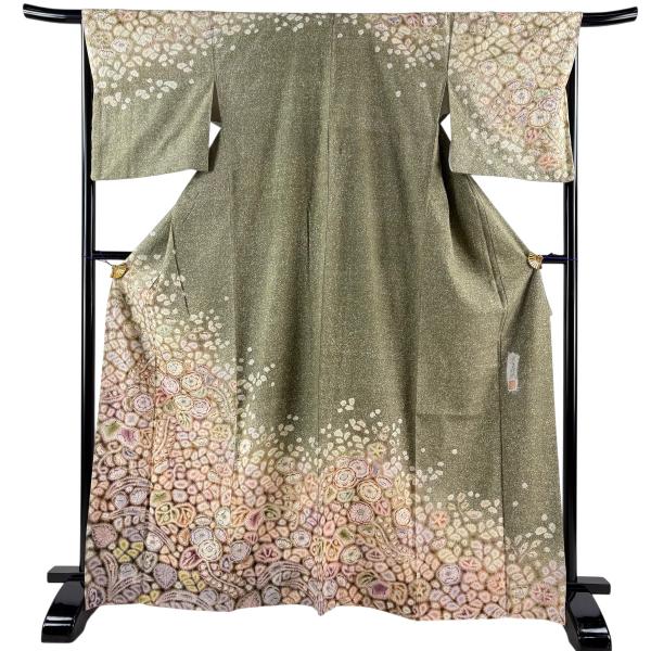 【着物ランク】逸品【素材】正絹【身丈】約166.5cm【裄丈】約68cm【袖丈】約49cm【袖幅】約34cm【前幅】約25cm【後幅】約30cm【サイズ】L【着物仕立て】袷【着用時期】10〜5月【コメント】「京谷林蔵」は結城地辻が花や手刺繍...