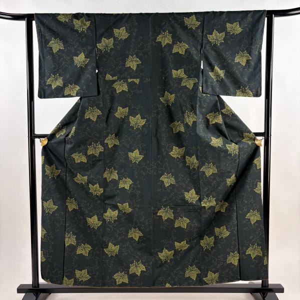 【着物ランク】秀品【素材】正絹【身丈】約158.5cm【裄丈】約62cm【袖丈】約48.5cm【袖幅】約32.5cm【前幅】約22.5cm【後幅】約29cm【サイズ】S【着物仕立て】袷【着用時期】10〜5月【コメント】普段着やおしゃれ着とし...