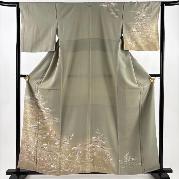 【着物ランク】名品【素材】正絹【身丈】約160cm【裄丈】約63.5cm【袖丈】約47cm【袖幅】約32cm【前幅】約23cm【後幅】約28.5cm【サイズ】S【着物仕立て】袷【着用時期】10〜5月【コメント】帯次第で幅広くお使いいただける...