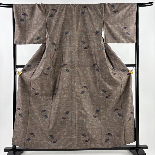 【着物ランク】秀品【素材】正絹【身丈】約158.5cm【裄丈】約67cm【袖丈】約45cm【袖幅】約35cm【前幅】約24cm【後幅】約29.5cm【サイズ】M【着物仕立て】袷【着用時期】10〜5月【コメント】普段着やおしゃれ着として人気の...