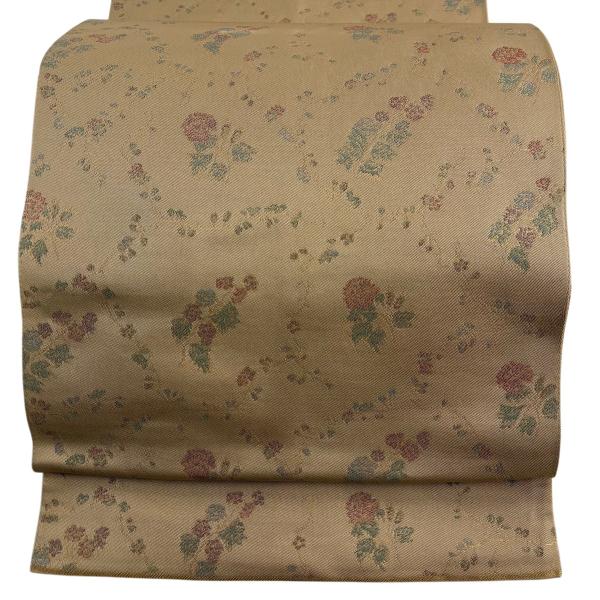 【着物ランク】秀品【素材】正絹【帯丈】約440cm【帯幅】約30.5cm【帯仕立て】仕立て上がり【コメント】京都の西陣織の老舗「織悦」の作品です。セミフォーマルでお使いいただける袋帯でございます。見る人に重たい印象を感じさせない女性ならでは...