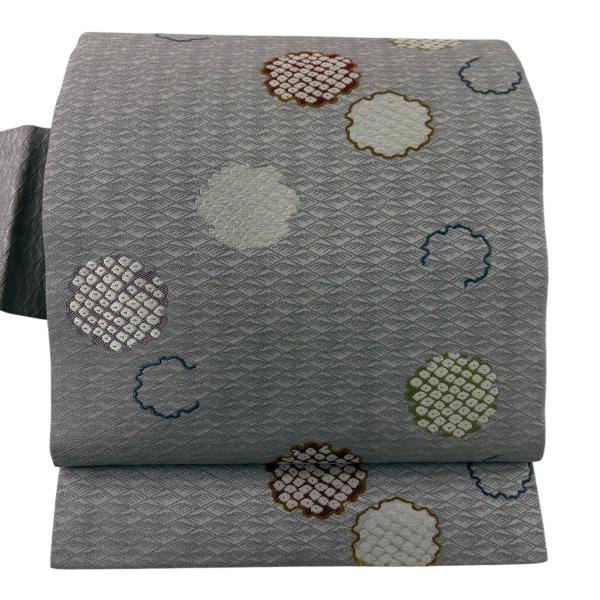 【着物ランク】秀品【素材】正絹【帯丈】約365cm【帯幅】約30cm【帯仕立て】仕立て上がり【コメント】普段使いでお使いいただける名古屋帯でございます。カジュアルな装いに合わせてお使いください。表地所々に薄ヤケ、垂先など表地所々に糸のほつれ...