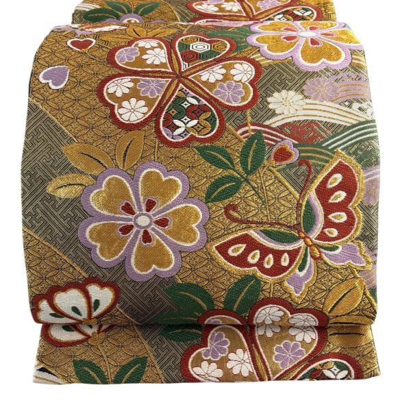 【着物ランク】秀品【素材】正絹【帯丈】約436cm【帯幅】約31.5cm【帯仕立て】仕立て上がり【コメント】おめでたい席に相応しい意匠の袋帯でございます。格式高いお席にもお使いいただけますので、お見逃しのないようお願いいたします。締め跡がご...