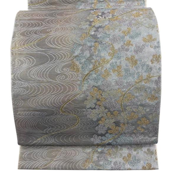 【着物ランク】秀品【素材】正絹【帯丈】約436cm【帯幅】約31cm【帯仕立て】仕立て上がり【コメント】おめでたい席に相応しい意匠の袋帯でございます。格式高いお席にもお使いいただけますので、お見逃しのないようお願いいたします。締め跡がござい...