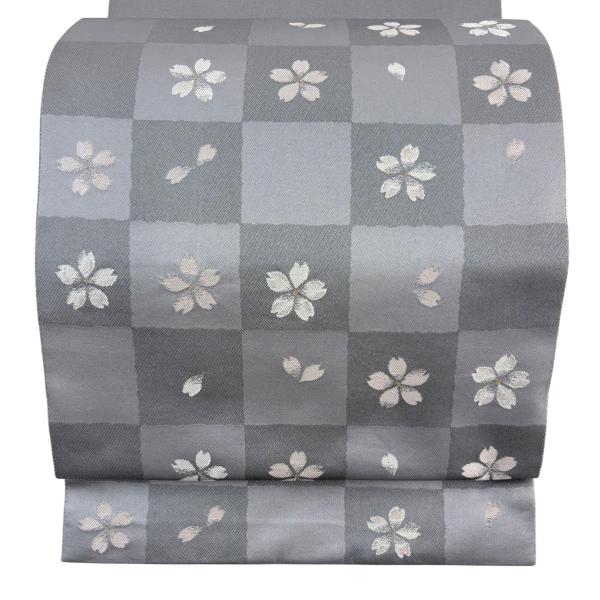 【着物ランク】秀品【素材】正絹【帯丈】約428cm【帯幅】約31cm【帯仕立て】仕立て上がり【コメント】西陣の老舗「服部織物」の帯でございます。普段使いでお使いいただける袋帯でございます。カジュアルな装いに合わせてお使いください。締め跡がご...