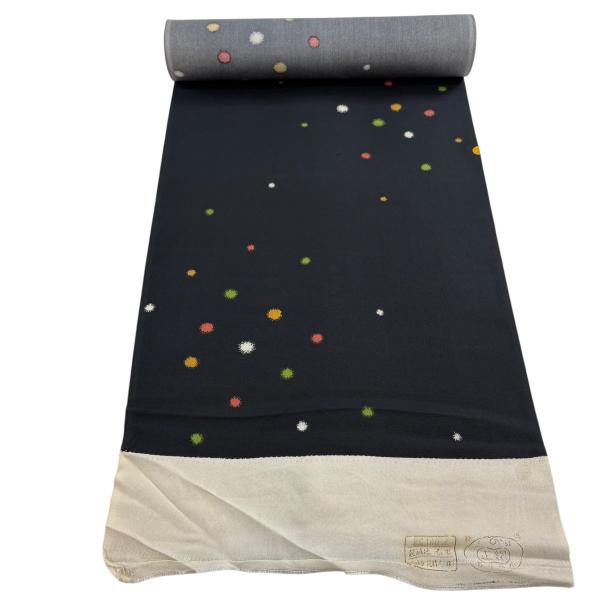 【着物ランク】秀品【素材】正絹【反物幅】約37cm【コメント】落ち着いた色合いの小紋反物でございます。お稽古や観劇、同窓会や友人との食事会など気軽なシーンで楽しめます。普段着の着物ですので、楽しくコーディネートしていただけたら良いと思います...