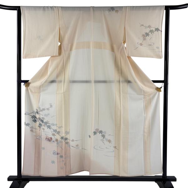 【着物ランク】秀品【素材】正絹【身丈】約156cm【裄丈】約63cm【袖丈】約48cm【袖幅】約33cm【前幅】約23.5cm【後幅】約29cm【サイズ】S【着物仕立て】薄物【着用時期】7〜8月【コメント】合わせる帯の色柄により、お召しいた...