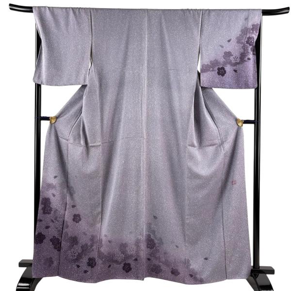 【着物ランク】名品【素材】正絹【身丈】約165cm【裄丈】約67.5cm【袖丈】約48cm【袖幅】約34.5cm【前幅】約25cm【後幅】約30cm【サイズ】L【着物仕立て】袷【着用時期】10〜5月【コメント】合わせる帯の色柄により、お召し...