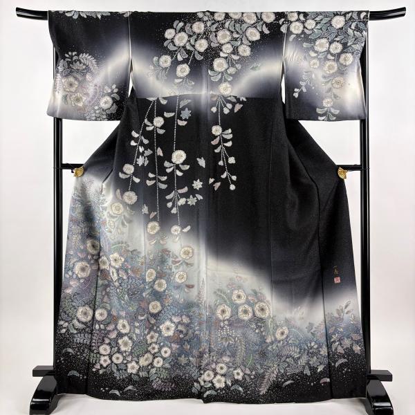 【着物ランク】逸品【素材】正絹【身丈】約168cm【裄丈】約68cm【袖丈】約48.5cm【袖幅】約34.5cm【前幅】約24.5cm【後幅】約30cm【サイズ】L【着物仕立て】袷【着用時期】10〜5月【コメント】幻の染である辻ヶ花絞り染め...