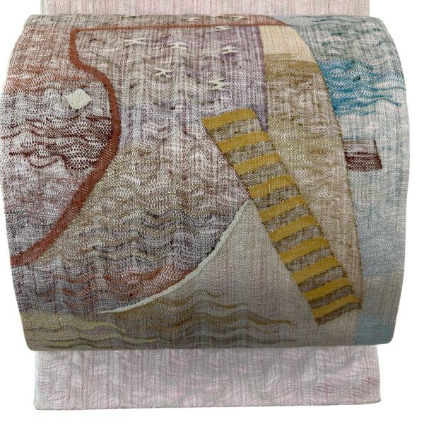 【着物ランク】秀品【素材】正絹【帯丈】約444cm【帯幅】約31.5cm【帯仕立て】仕立て上がり【コメント】セミフォーマルでお使いいただける袋帯でございます。見る人に重たい印象を感じさせない女性ならではの、気品豊かな一品です。お太鼓付近にシ...