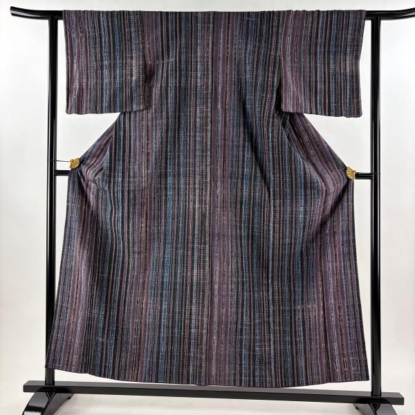 【着物ランク】秀品【素材】正絹【身丈】約153cm【裄丈】約61cm【袖丈】約44cm【袖幅】約32.5cm【前幅】約22cm【後幅】約28cm【サイズ】S【着物仕立て】袷【着用時期】10〜5月【コメント】お洒落着として楽しめる小紋でござい...