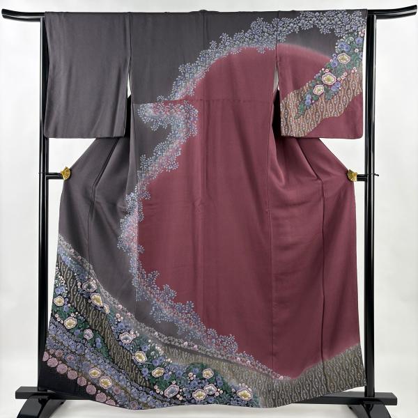 【着物ランク】秀品【素材】正絹【身丈】約159cm【裄丈】約65cm【袖丈】約52.5cm【袖幅】約33cm【前幅】約23cm【後幅】約28cm【サイズ】M【着物仕立て】袷【着用時期】10〜5月【コメント】帯次第で幅広くお使いいただける素敵...