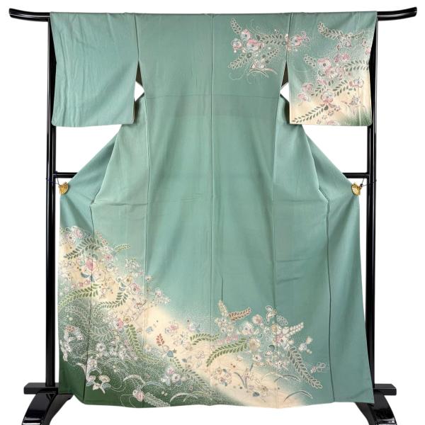 【着物ランク】秀品【素材】正絹【身丈】約164cm【裄丈】約66cm【袖丈】約48cm【袖幅】約33.5cm【前幅】約23.5cm【後幅】約28.5cm【サイズ】M【着物仕立て】袷【着用時期】10〜5月【コメント】気品たっぷりにお召し頂ける...