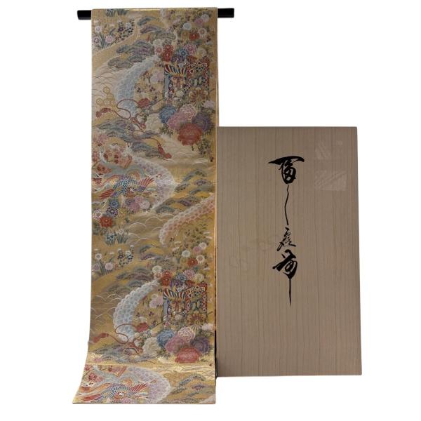 【着物ランク】逸品【素材】正絹【帯丈】約436cm【帯幅】約31cm【帯仕立て】仕立て上がり【コメント】おめでたい席に相応しい意匠の袋帯でございます。格式高いお席にもお使いいただけますので、お見逃しのないようお願いいたします。帯芯が入ってお...