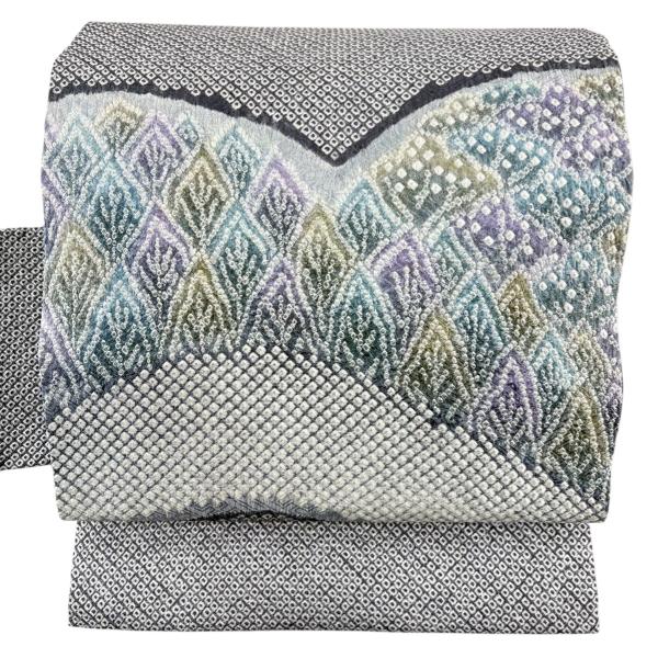 【着物ランク】逸品【素材】正絹【帯丈】約369cm【帯幅】約30.5cm【帯仕立て】仕立て上がり【コメント】普段使いでお使いいただける名古屋帯でございます。カジュアルな装いに合わせてお使いください。手先や裏地にヤケがございます。リユース品と...