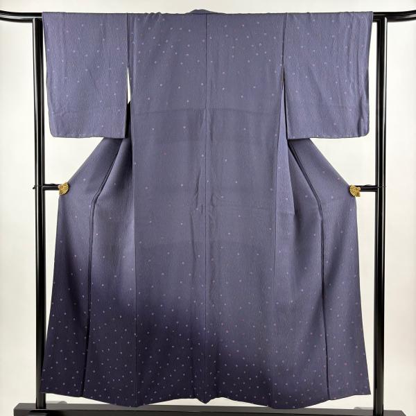 【着物ランク】秀品【素材】正絹【身丈】約153cm【裄丈】約62cm【袖丈】約48cm【袖幅】約32.5cm【前幅】約23cm【後幅】約28.5cm【サイズ】S【着物仕立て】袷【着用時期】10〜5月【コメント】合わせる帯の色柄により、お召し...