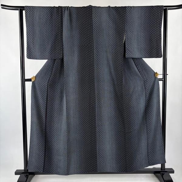 【着物ランク】秀品【素材】正絹【身丈】約157cm【裄丈】約65cm【袖丈】約48.5cm【袖幅】約34.5cm【前幅】約23cm【後幅】約29.5cm【サイズ】M【着物仕立て】袷【着用時期】10〜5月【コメント】お洒落着として楽しめる小紋...