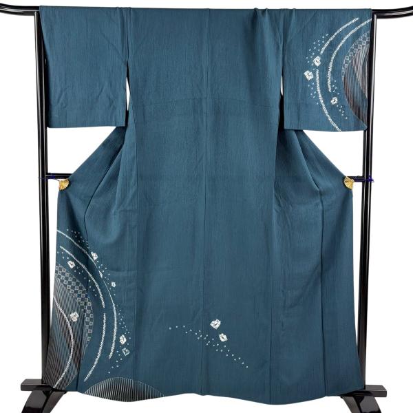 【着物ランク】秀品【素材】正絹【身丈】約161cm【裄丈】約67cm【袖丈】約49cm【袖幅】約34.5cm【前幅】約24cm【後幅】約29cm【サイズ】M【着物仕立て】単衣【着用時期】6/9月【コメント】合わせる帯の色柄により、お召しいた...