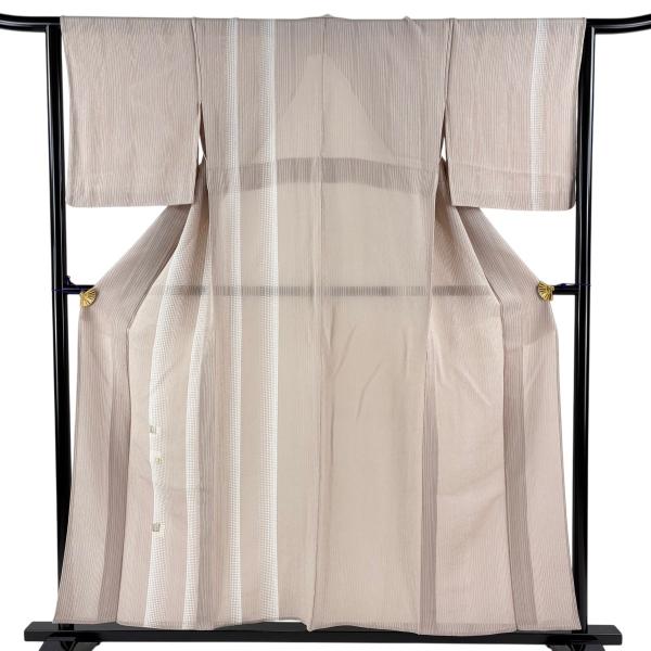 【着物ランク】秀品【素材】正絹【身丈】約154cm【裄丈】約65cm【袖丈】約48cm【袖幅】約33cm【前幅】約25cm【後幅】約29cm【サイズ】M【着物仕立て】薄物【着用時期】7〜8月【コメント】合わせる帯の色柄により、お召しいただく...