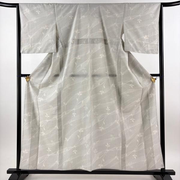 【着物ランク】秀品【素材】正絹【身丈】約158cm【裄丈】約64.5cm【袖丈】約49cm【袖幅】約32.5cm【前幅】約23cm【後幅】約31cm【サイズ】M【着物仕立て】単衣【着用時期】6/9月【コメント】通常の縮緬よりもコシがつよく、...