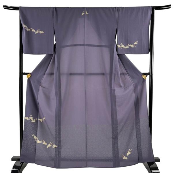 【着物ランク】名品【素材】化繊【身丈】約165.5cm【裄丈】約66.5cm【袖丈】約49cm【袖幅】約34.5cm【前幅】約25cm【後幅】約30cm【サイズ】M【着物仕立て】単衣【着用時期】6/9月【コメント】合わせる帯の色柄により、お...