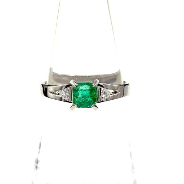 【ブランド状態ランク】ランクAB【タイプ】エメラルド デザインリング【ライン】プラチナ 指輪 メレダイヤ【対象】レディース【総重量】約3.8g【素材】Pt900、エメラルド、ダイヤモンド【実寸サイズ】約13.5号【リング最大幅】約6.1mm...