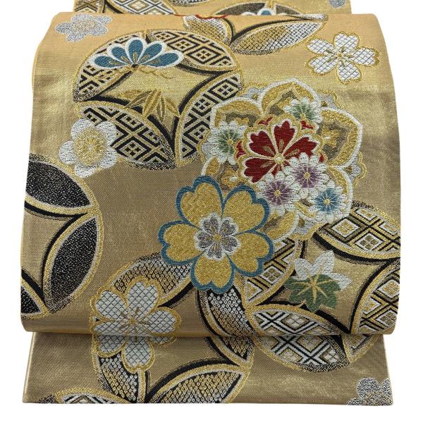 【着物ランク】秀品【素材】正絹【帯丈】約428cm【帯幅】約31cm【帯仕立て】仕立て上がり【コメント】おめでたい席に相応しい意匠の袋帯でございます。格式高いお席にもお使いいただけますので、お見逃しのないようお願いいたします。締め跡がござい...