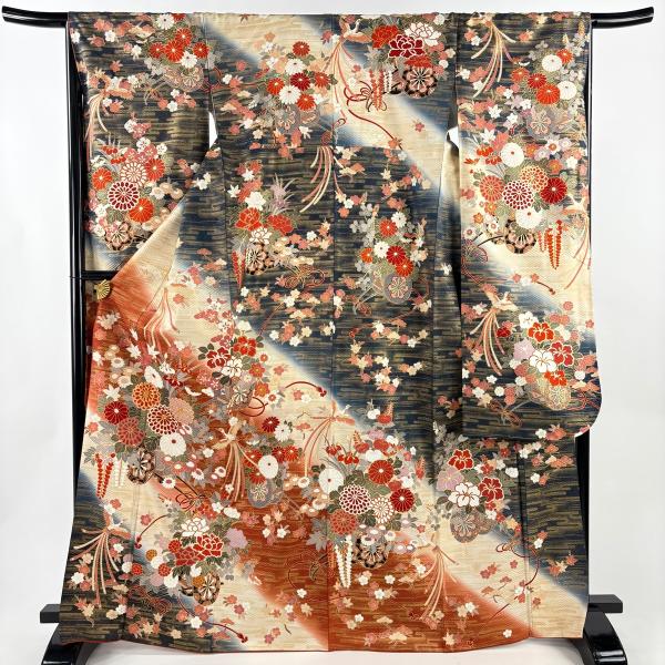 【着物ランク】秀品【素材】正絹【身丈】約168cm【裄丈】約66.5cm【袖丈】約110.5cm【袖幅】約34cm【前幅】約24cm【後幅】約30cm【サイズ】M【着物仕立て】袷【着用時期】10〜5月【コメント】未婚女性の第一礼装としてお使...