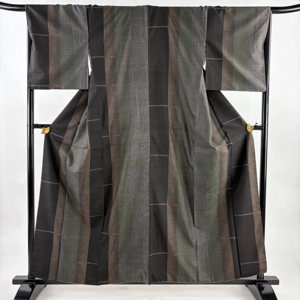 【着物ランク】秀品【素材】正絹【身丈】約158.5cm【裄丈】約67.5cm【袖丈】約48cm【袖幅】約33.5cm【前幅】約24.5cm【後幅】約30.5cm【サイズ】L【着物仕立て】袷【着用時期】10〜5月【コメント】普段着やおしゃれ着...