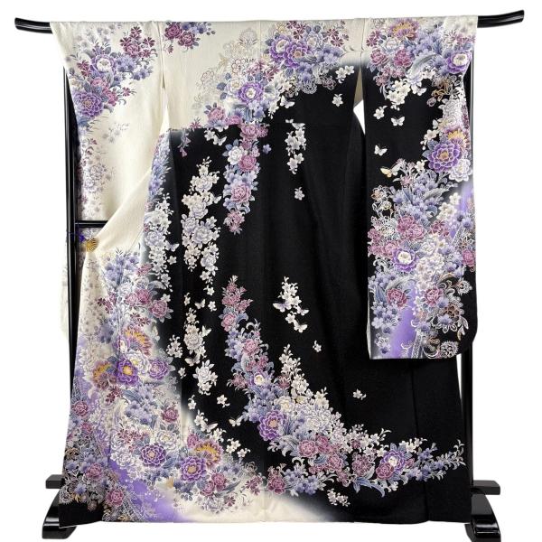 【着物ランク】逸品【素材】正絹【身丈】約169.5cm【裄丈】約70cm【袖丈】約113cm【袖幅】約36cm【前幅】約24.5cm【後幅】約30cm【サイズ】L【着物仕立て】袷【着用時期】10〜5月【コメント】未婚女性の第一礼装としてお使...