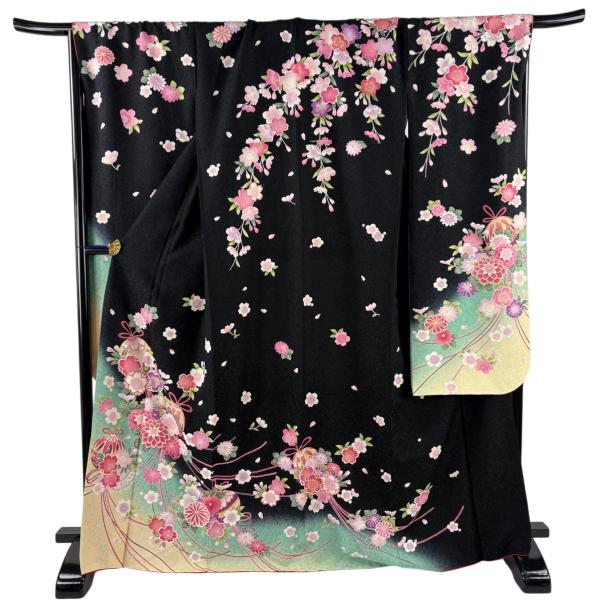 【着物ランク】名品【素材】正絹【身丈】約169cm【裄丈】約70.5cm【袖丈】約112.5cm【袖幅】約36.5cm【前幅】約26cm【後幅】約30cm【サイズ】L【着物仕立て】袷【着用時期】10〜5月【コメント】未婚女性の第一礼装として...